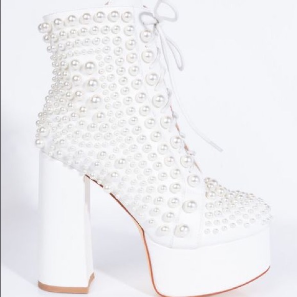 Shoes | Azalea Wang Ivory Chelsea White Mother Of Pearl Chunky Heel ...